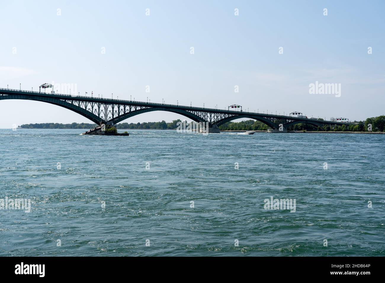 The Peace Bridge spanning the Niagara River between Fort Erie, Canada ...
