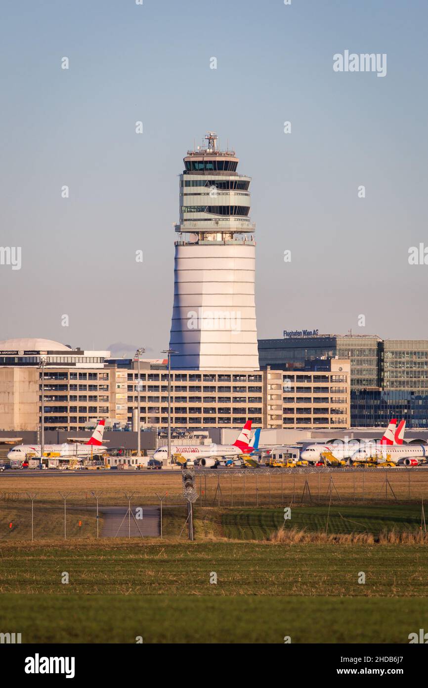Air traffic apron hi-res stock photography and images - Alamy