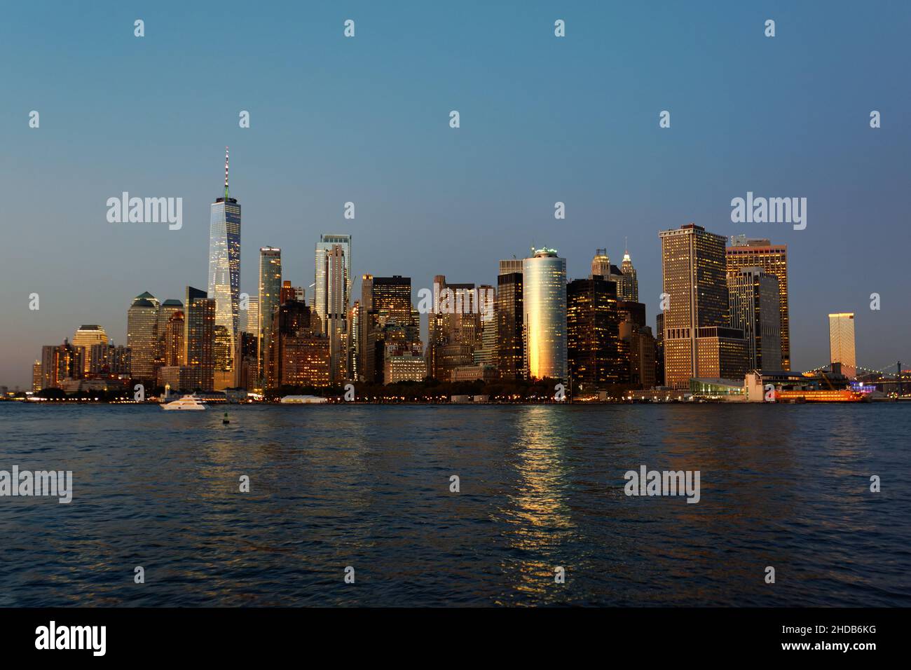 Manhatten Island glows in the late golden sun Stock Photo - Alamy