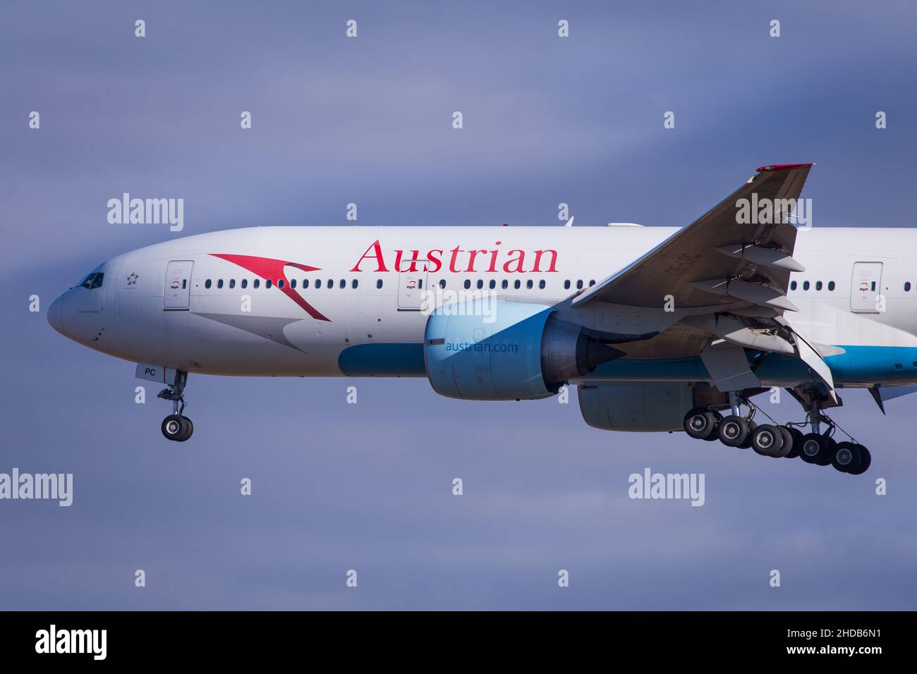 Airlines from austria hi-res stock photography and images - Alamy