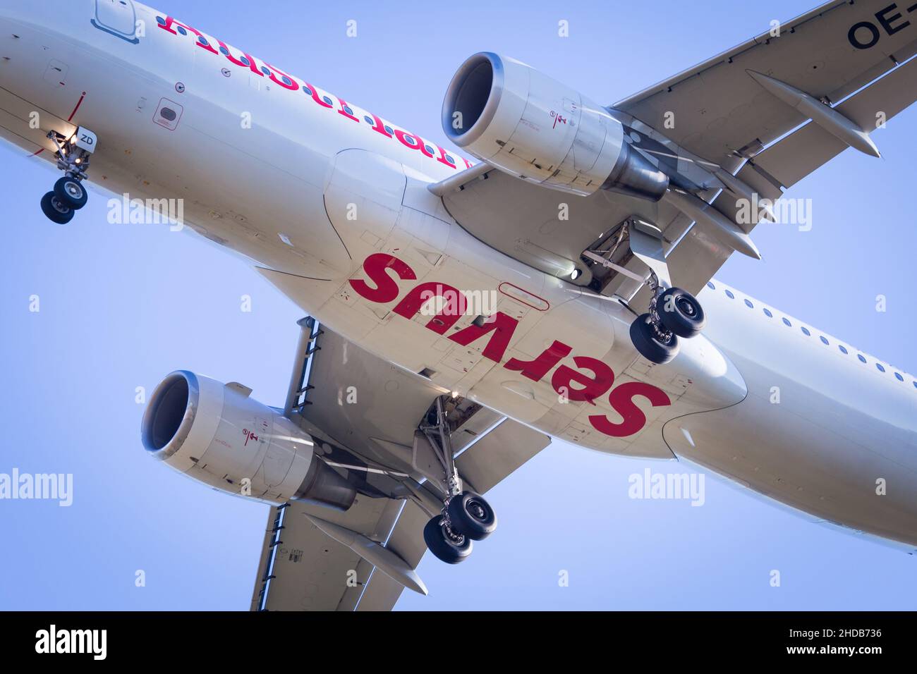 Short medium range aircraft hi-res stock photography and images - Alamy