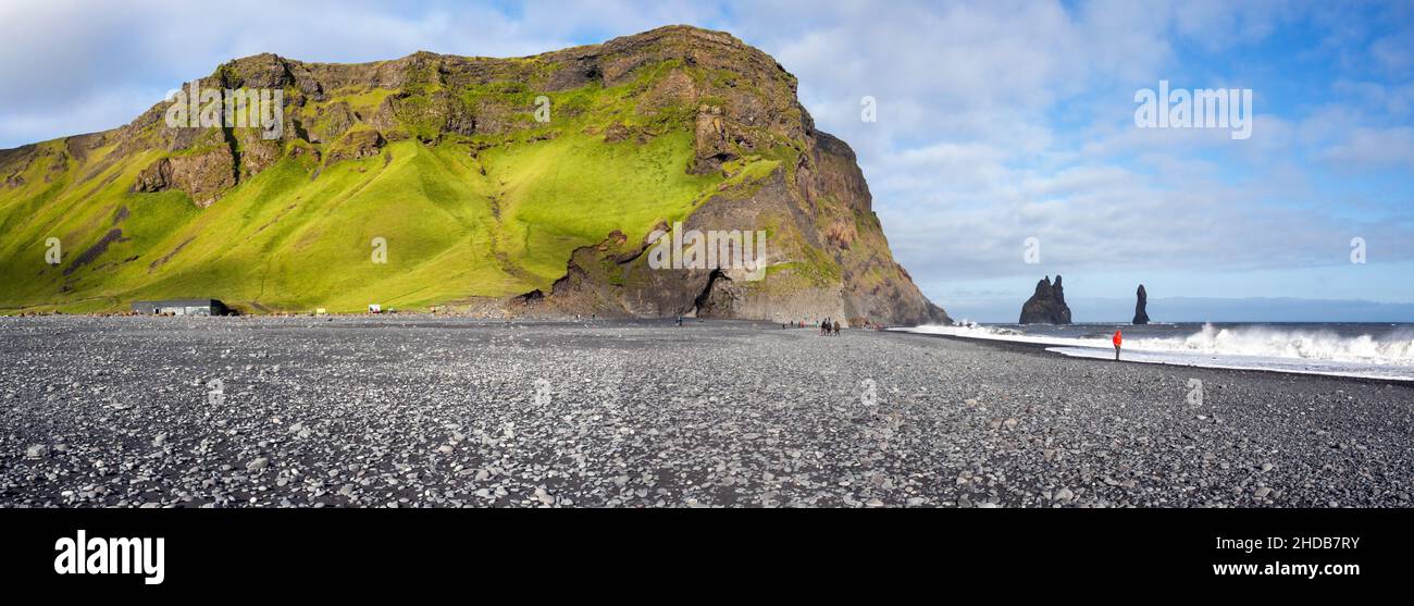 Reynisdrangar basalt sea stack hi-res stock photography and images - Alamy