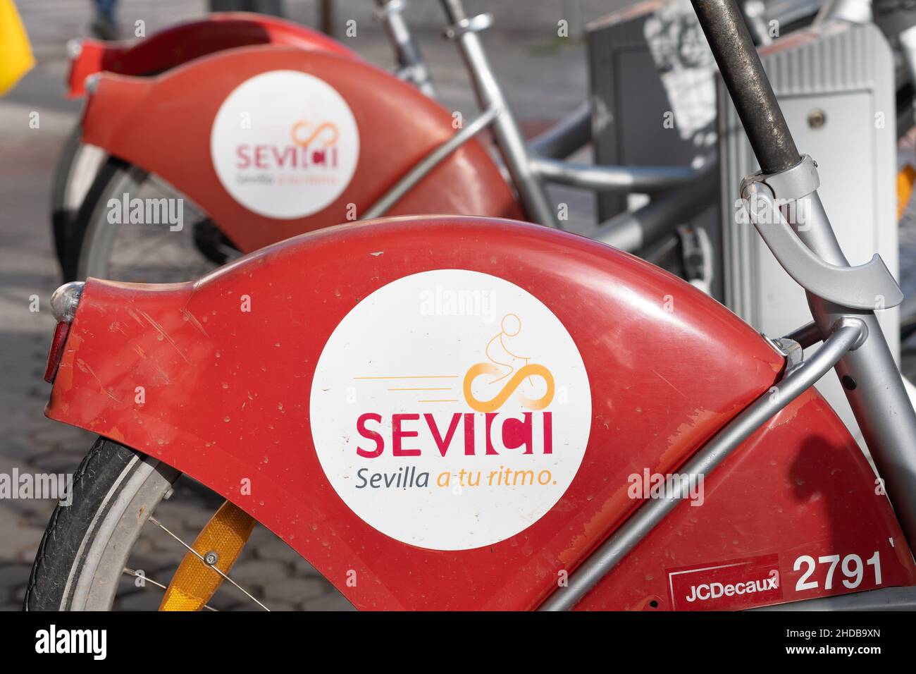 Red bike fleet hi-res stock photography and images - Alamy