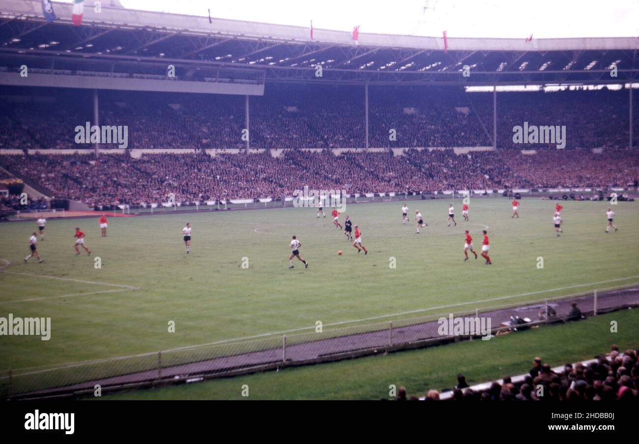 World cup 1966 england ball hi-res stock photography and images - Alamy