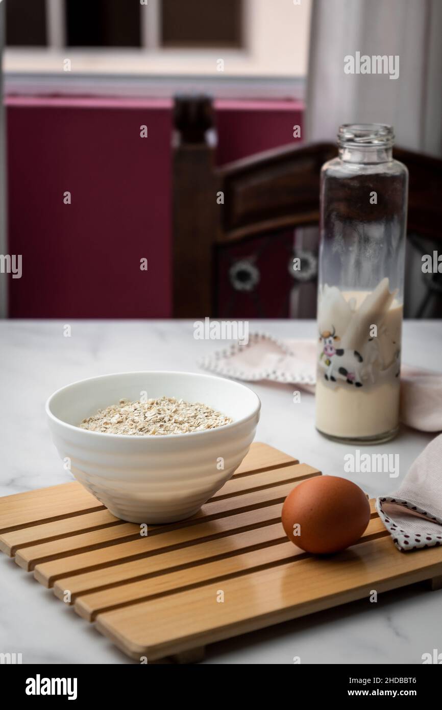 Kitchen table with ingredients hi-res stock photography and images - Alamy
