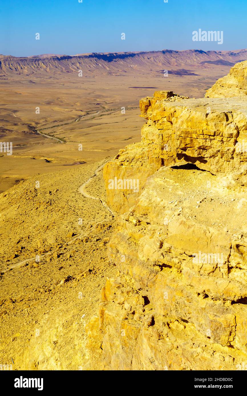View of the cliff edge of Makhtesh (crater) Ramon, in the Negev Desert ...