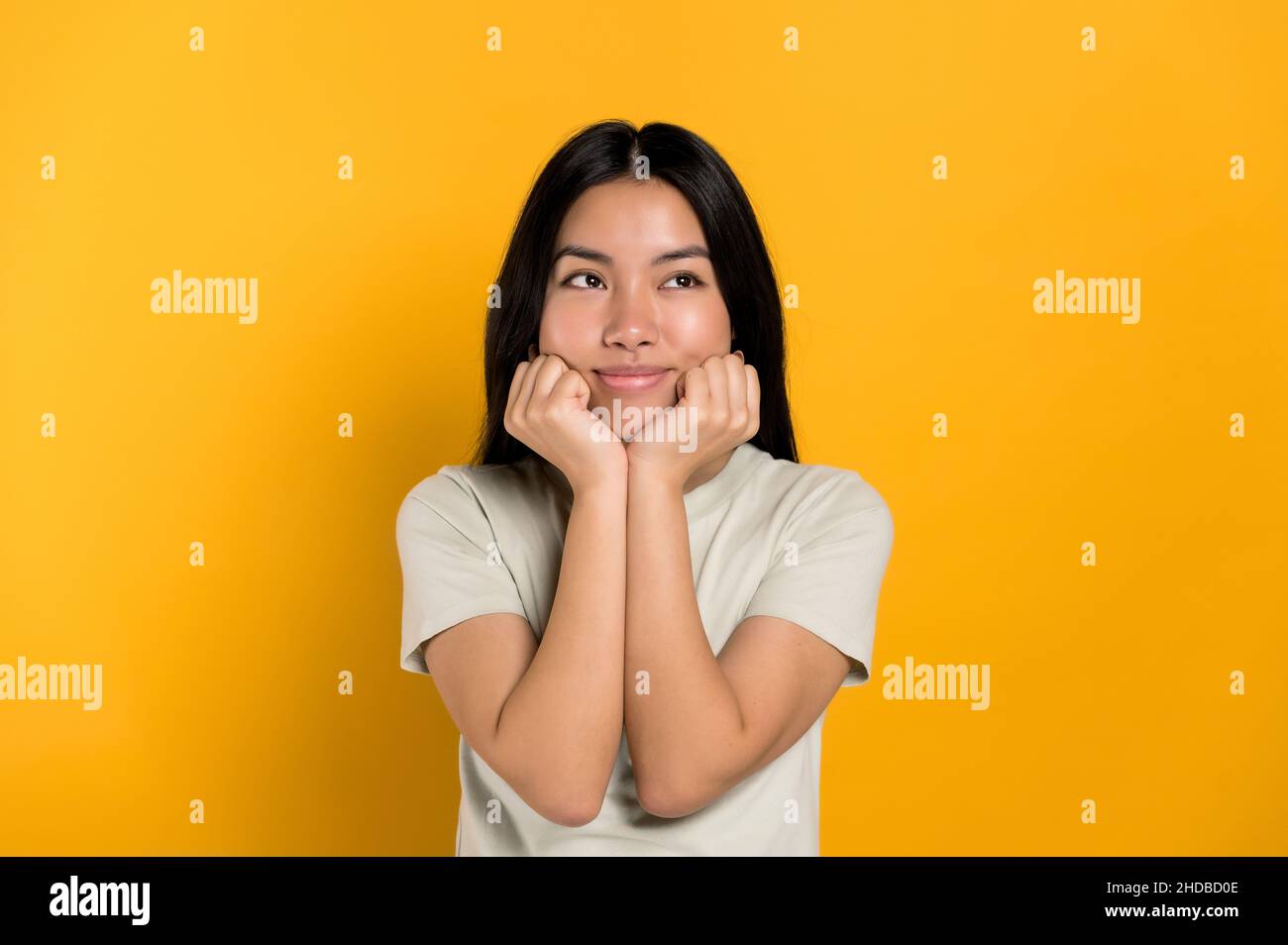 Korean girl thinking hi-res stock photography and images - Alamy