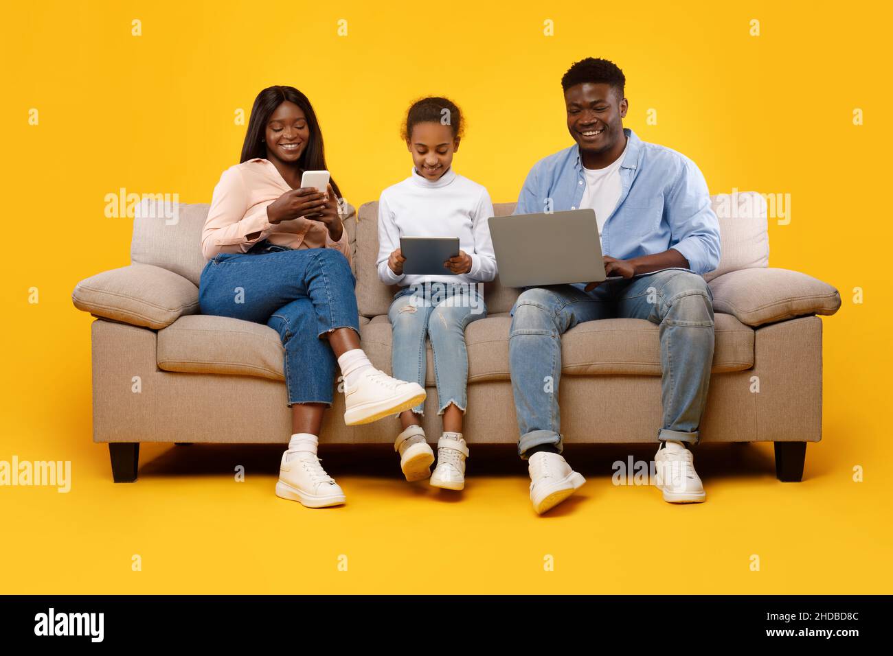 African american parents teen computer hi-res stock photography and ...