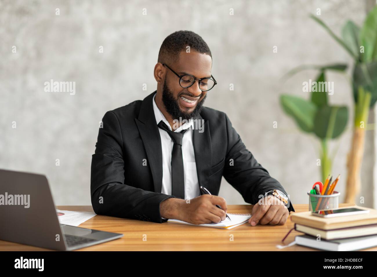 Laptop writing hi-res stock photography and images - Alamy