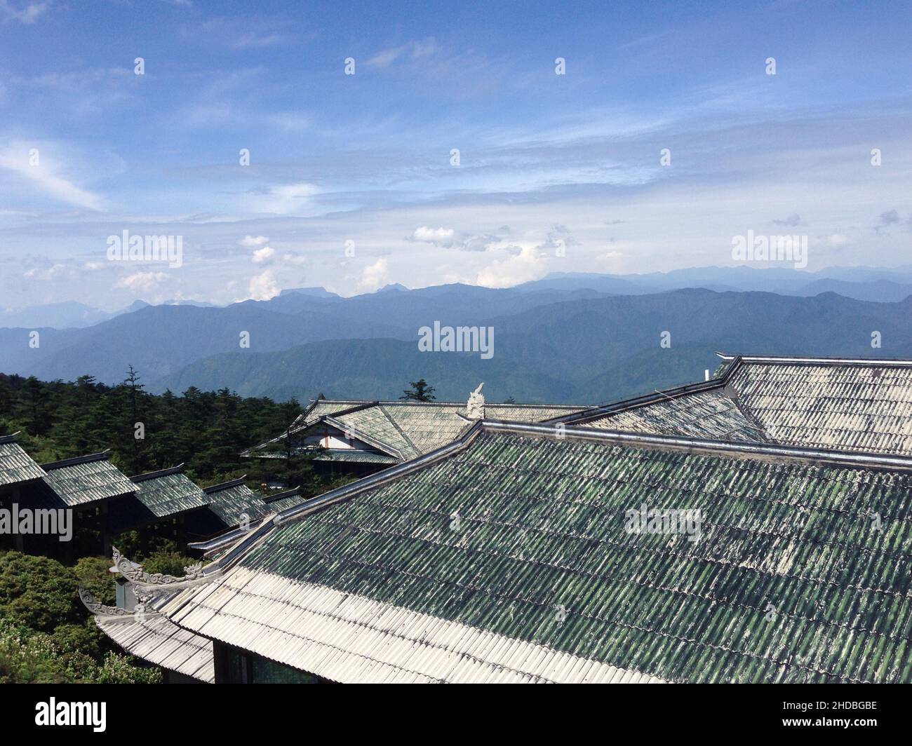 Asian roof hi-res stock photography and images - Alamy