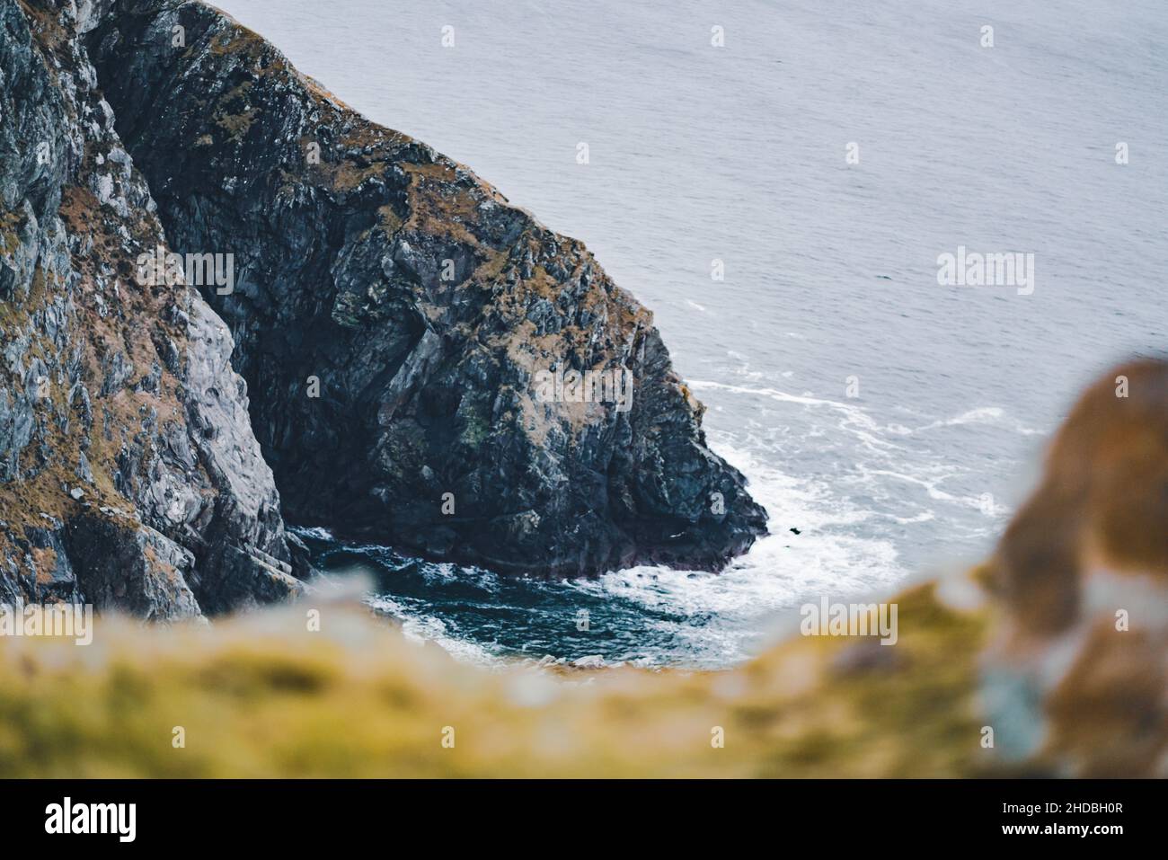 Natural view of strong waves at the rocky coast Stock Photo - Alamy
