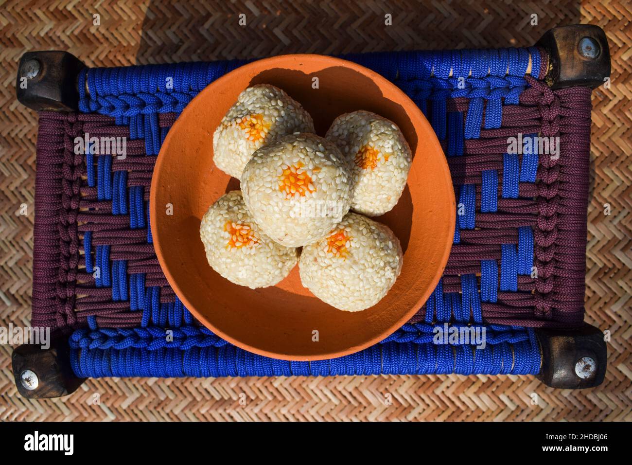 Tilgul ladoo recipe. white sesame seeds coated with jaggery sugar ...