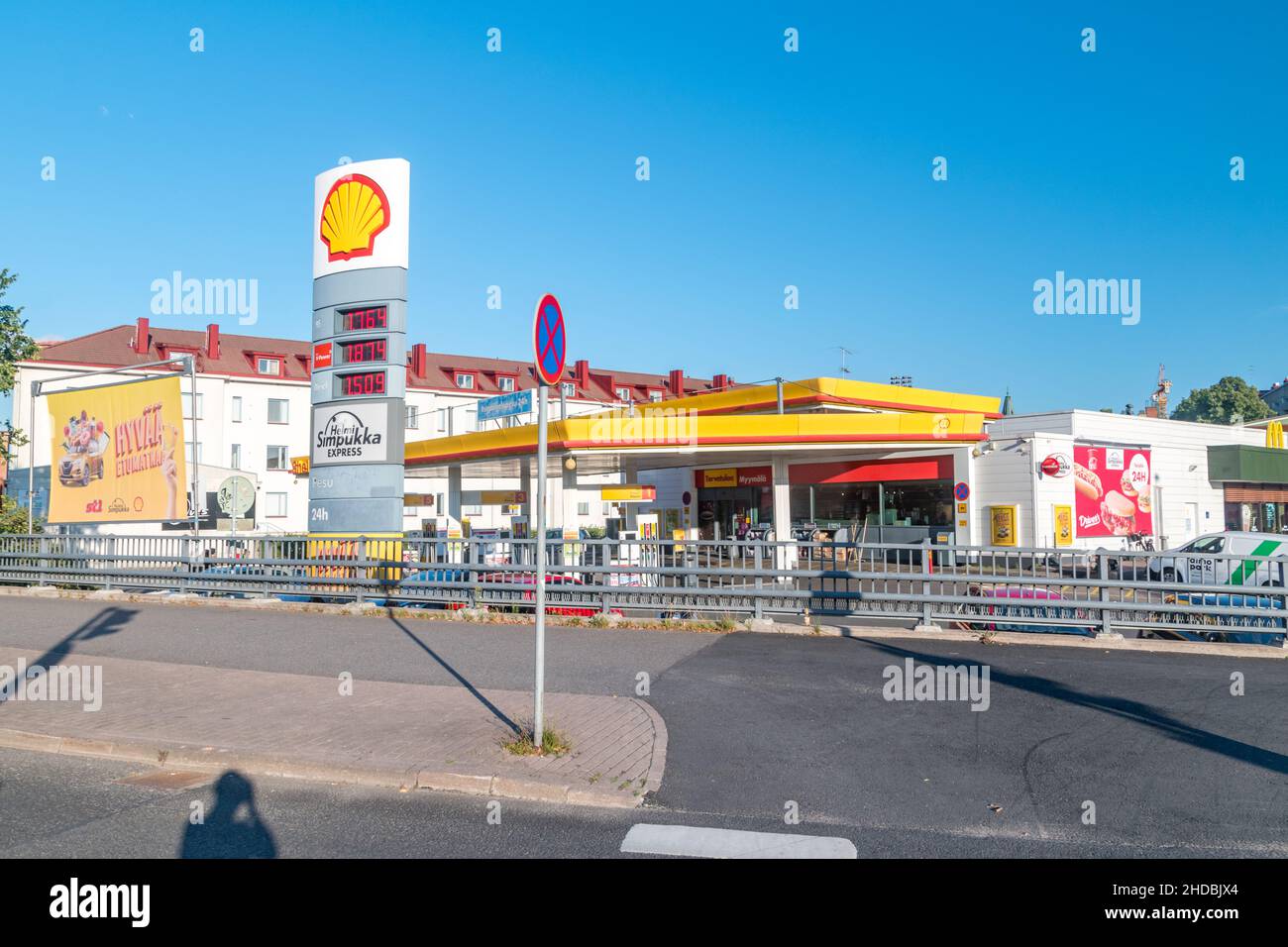 Shell refinery 2021 hi-res stock photography and images - Alamy
