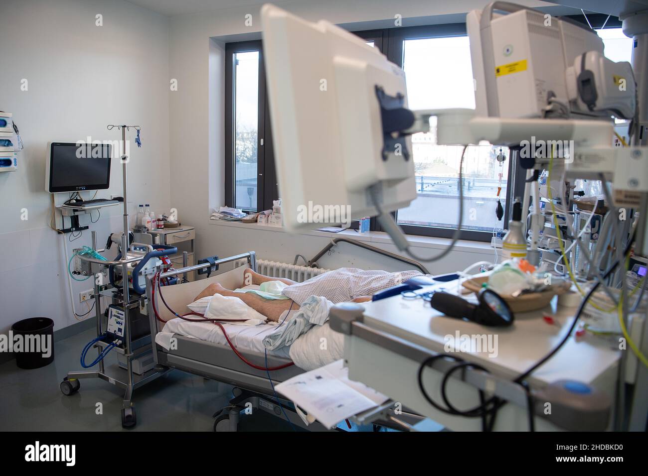 Ecmo hi-res stock photography and images - Alamy