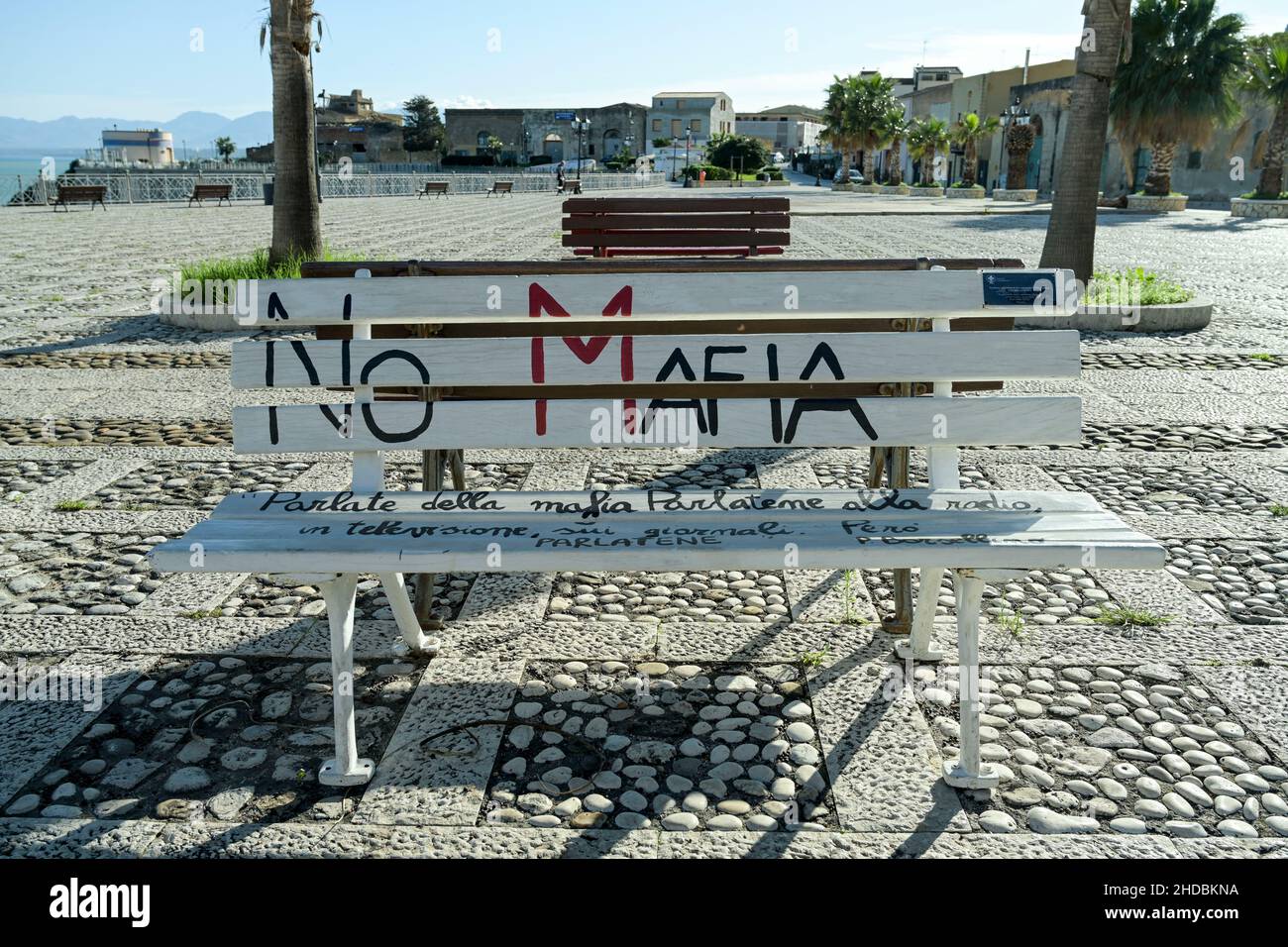 Parkbank, Protest, No Mafia, Castellammare del Golfo, Sizilien, Italien ...