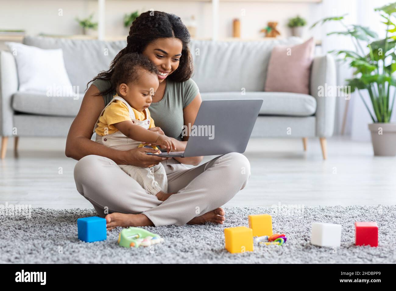Kids love technology hi-res stock photography and images - Alamy