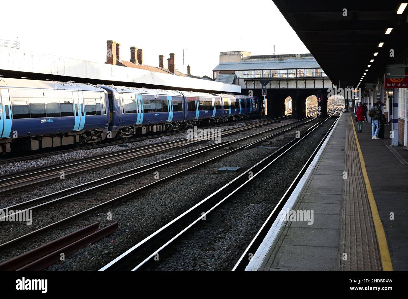 Trains at Tonbridge railway station Stock Photo - Alamy