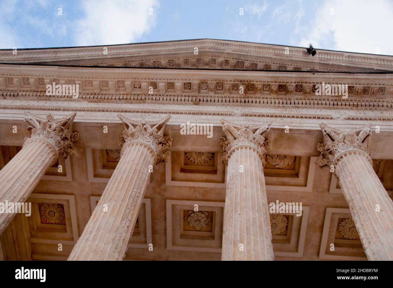 Tuscan style roman temple hi-res stock photography and images - Alamy