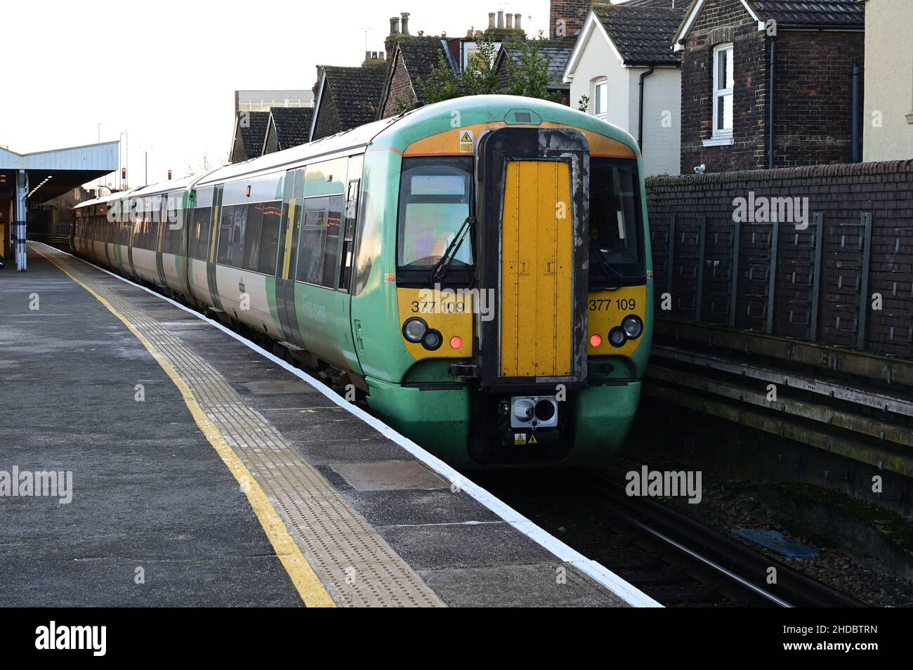 A Southern class 377 leaving Tonbridge station in January 2022 Stock Photo - Alamy