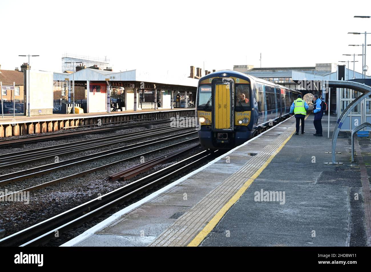 Trains at Tonbridge railway station Stock Photo - Alamy