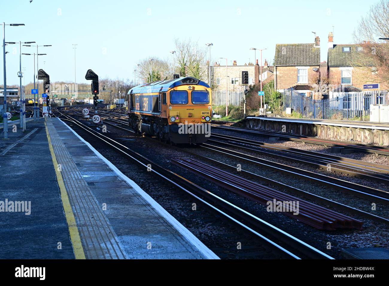 Tonbridge station background hi-res stock photography and images - Alamy