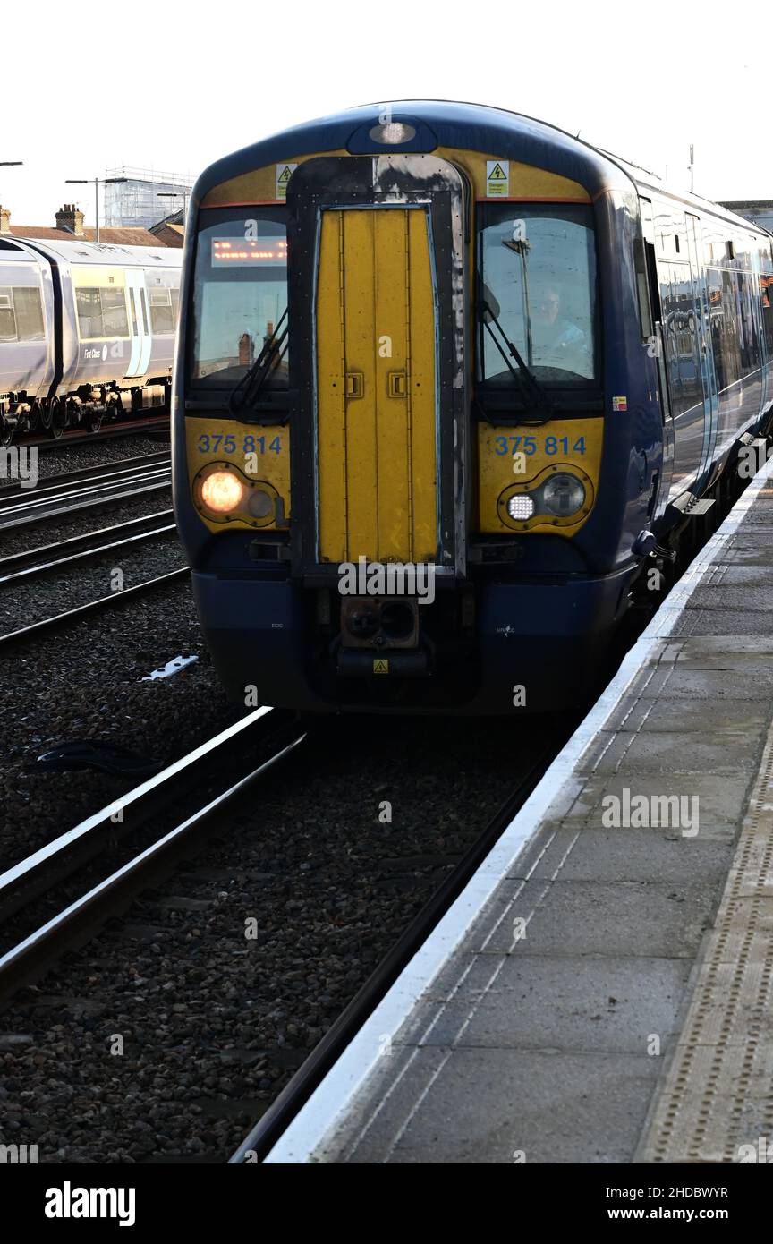 Passenger trains at Tonbridge station on 6 jan 2022 Stock Photo - Alamy