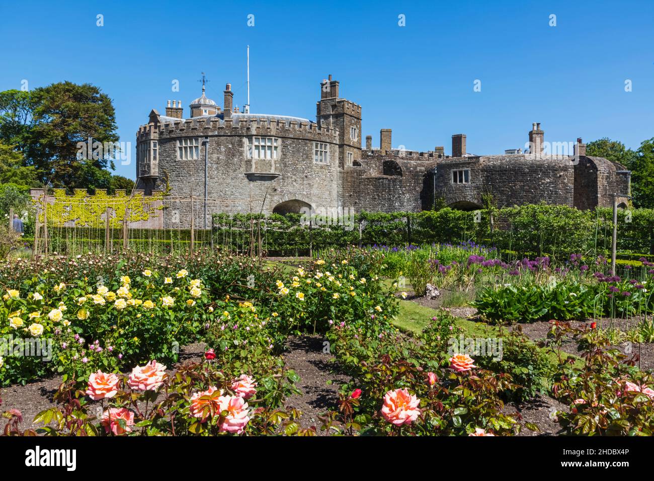 Castle kitchen garden hi-res stock photography and images - Alamy