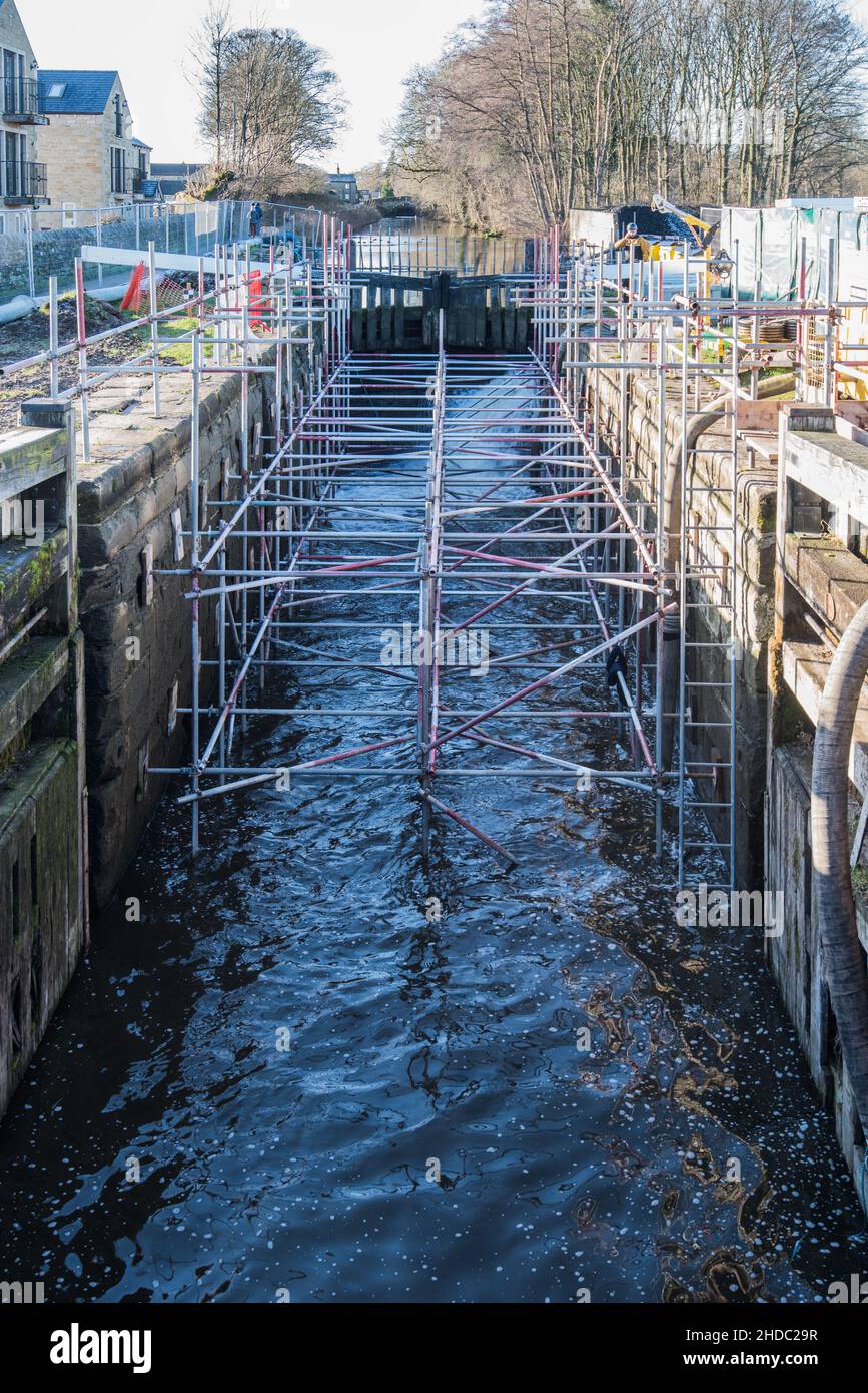 Lock 31 on the Leeds Liverpool canal @ Eshton Rd in Gargrave.The lock ...