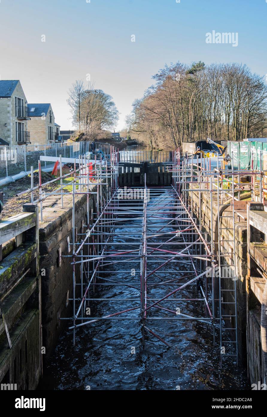 Lock 31 on the Leeds Liverpool canal @ Eshton Rd in Gargrave.The lock ...