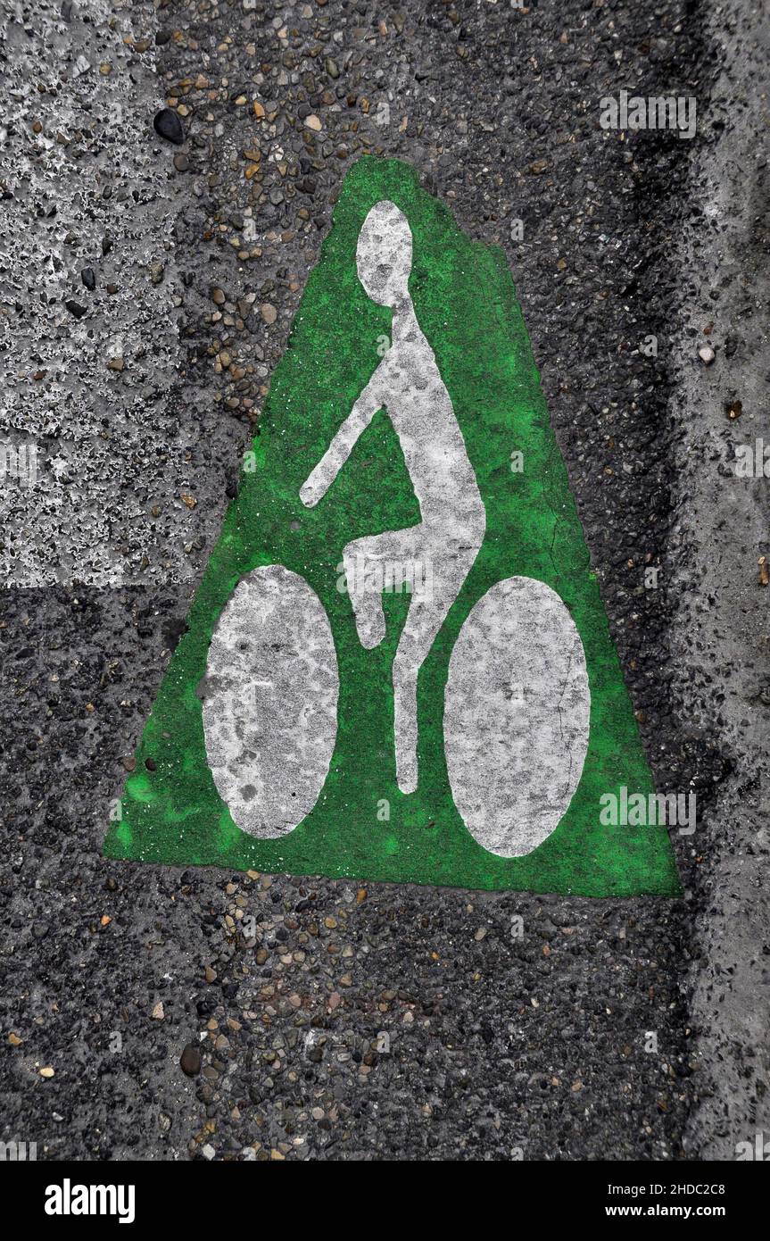 Cycle road marking hi-res stock photography and images - Alamy