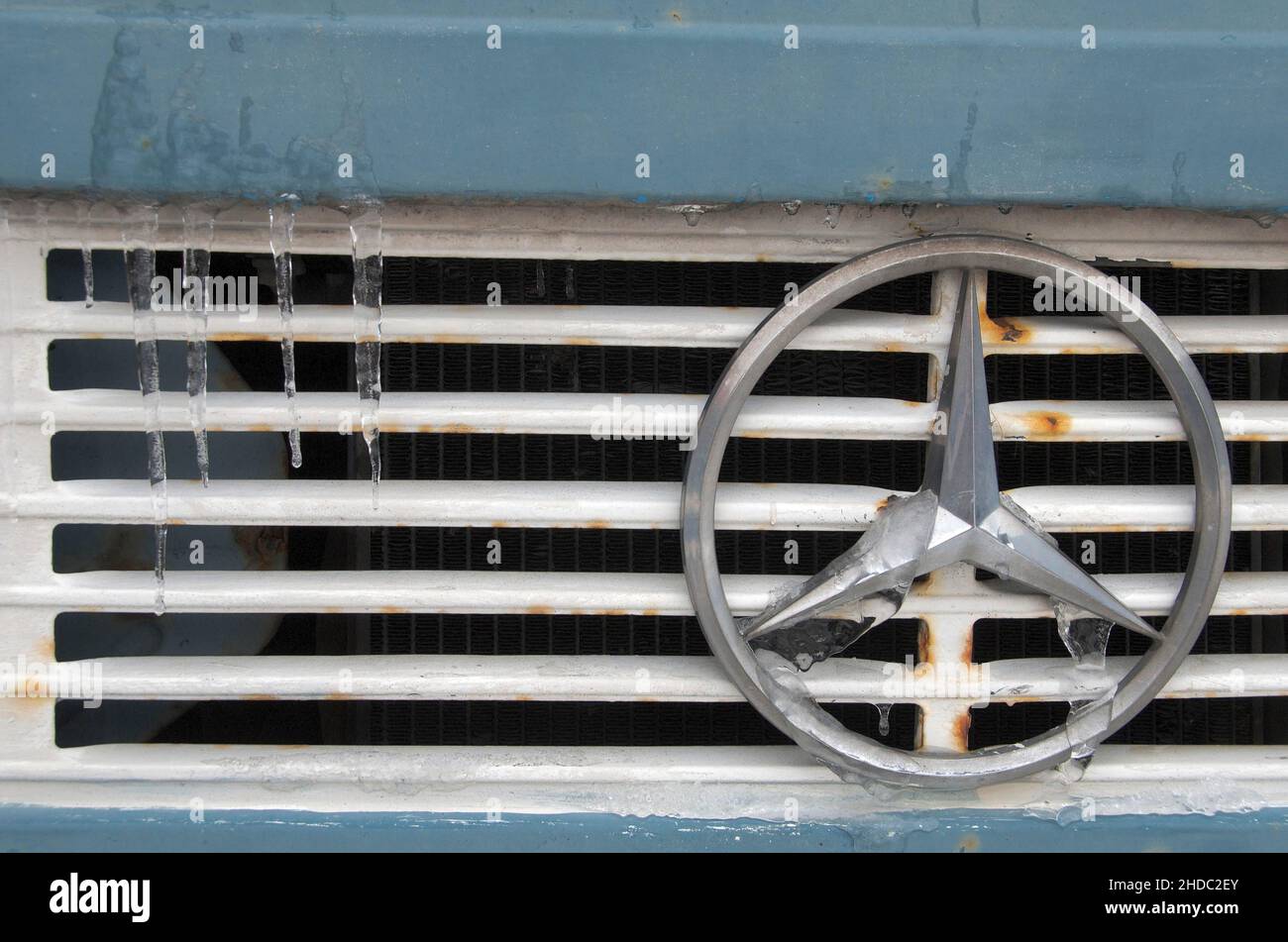 Mercedes benz truck logo hi-res stock photography and images - Alamy
