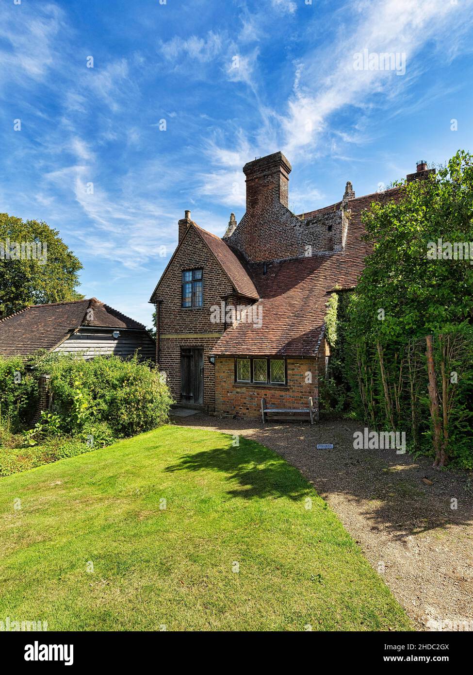 Red brick cottage hi-res stock photography and images - Alamy