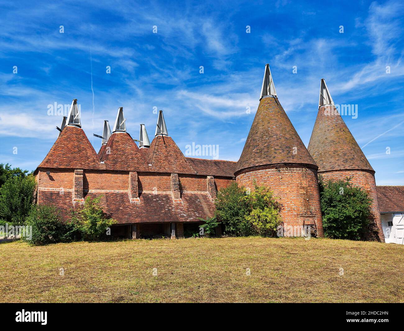 Former hop drying houses, hop kiln towers, Oast House, Sissinghurst ...