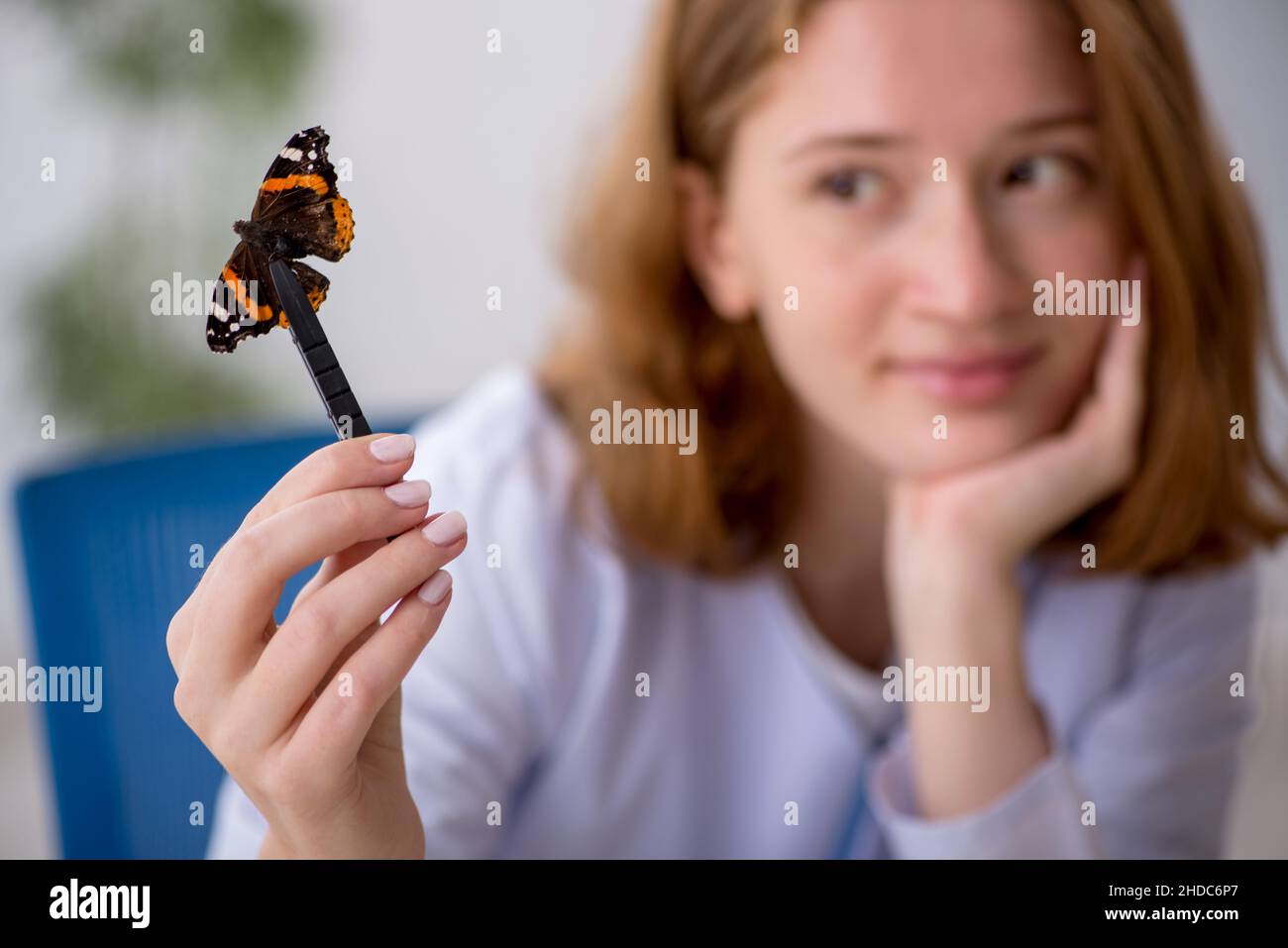 Young girl entomologist working at the lab Stock Photo - Alamy