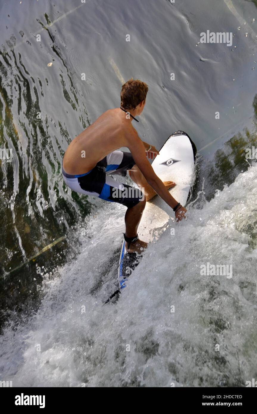 Standing surfer in the wave in the Eisbach at the Tierpark, Thalkirchen ...