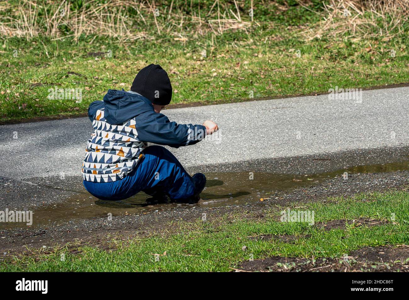 Puddle jump hi-res stock photography and images - Alamy