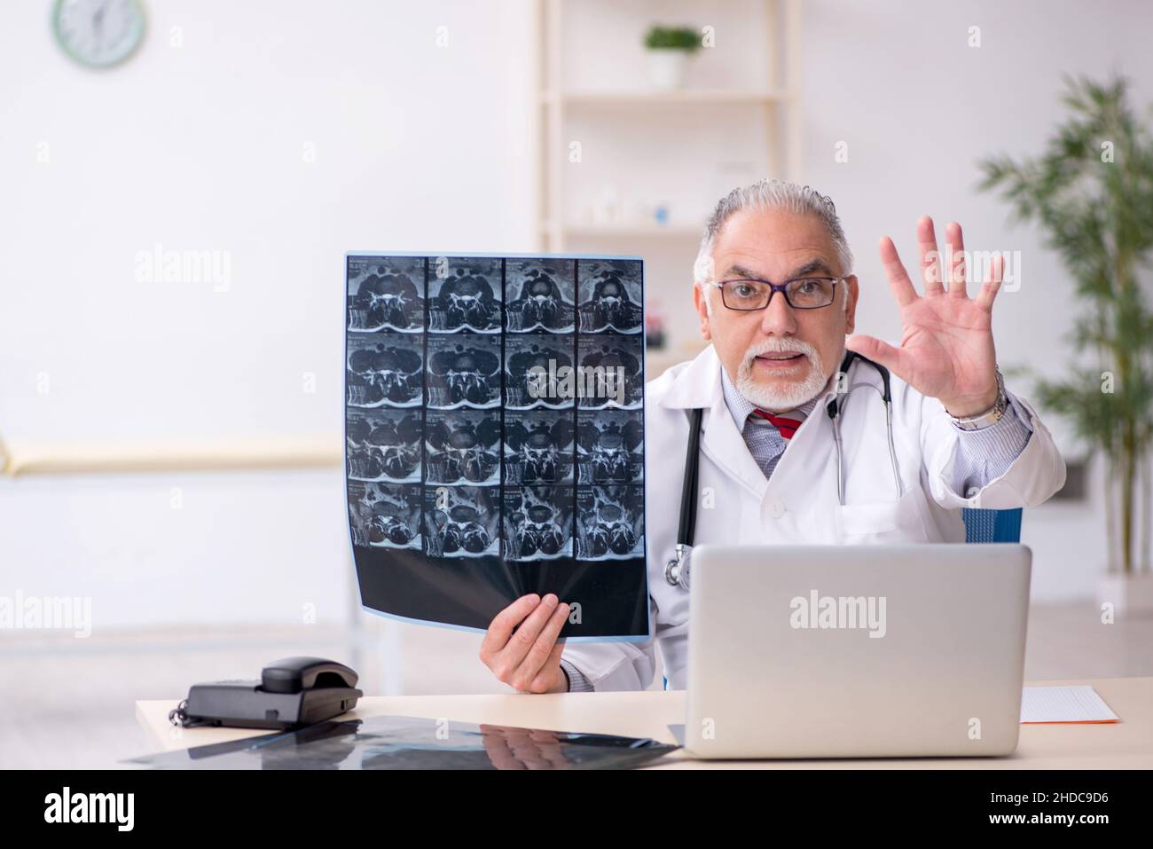 Old doctor radiologist working in the clinic Stock Photo - Alamy