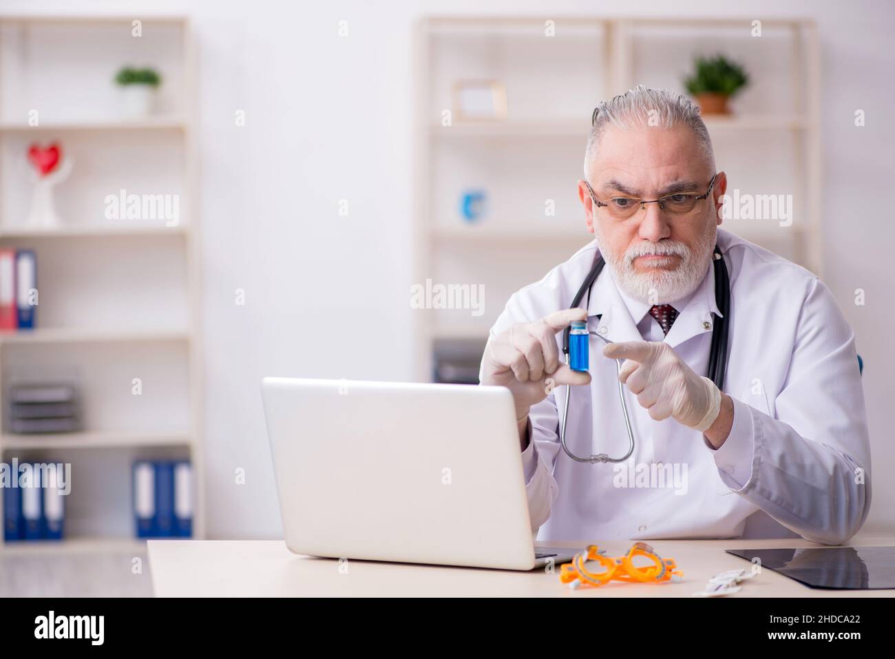Old doctor working in the clinic Stock Photo - Alamy