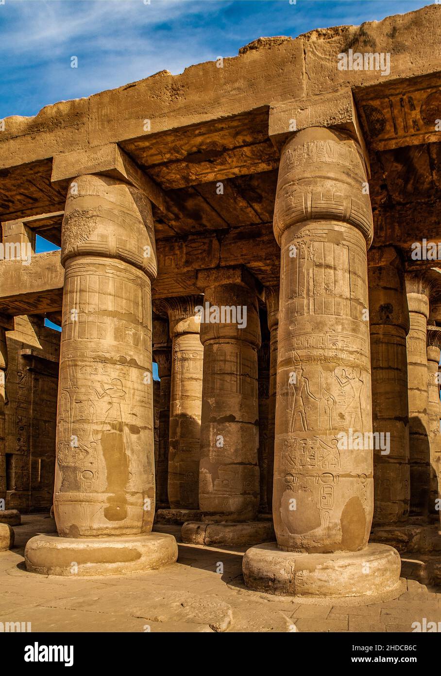 Columned hall with open and closed payprussa columns, Ramesseum ...