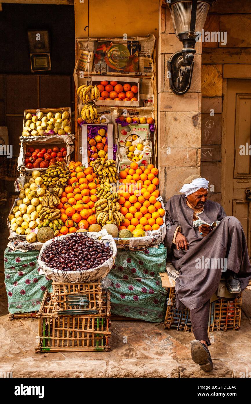 Fruit and vegetable trade, bazaar in the Old City, Luxor, Thebes, Egypt ...