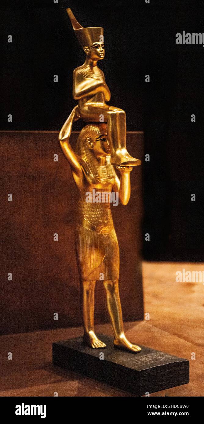 Goddess Menkeret lifts the mummified King Tutankhamun up to heaven in ...