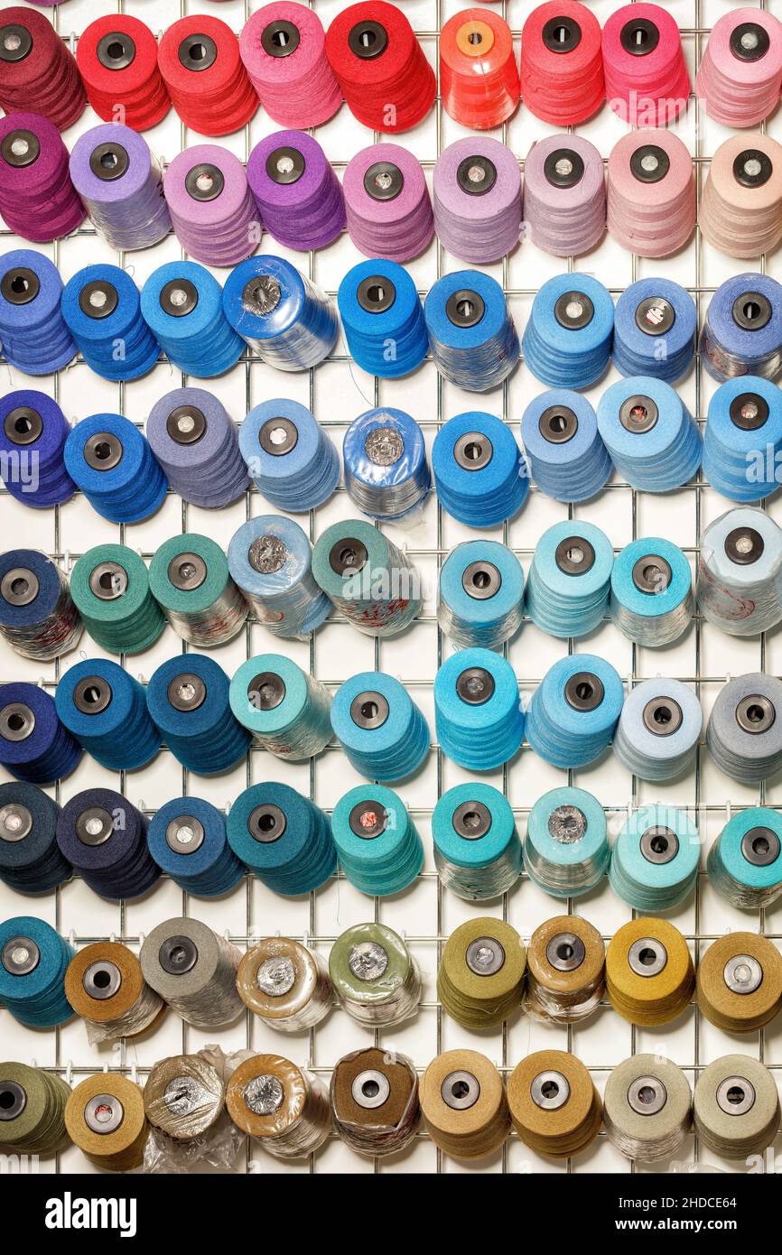 Bobbins of sewing thread in various colors Stock Photo - Alamy