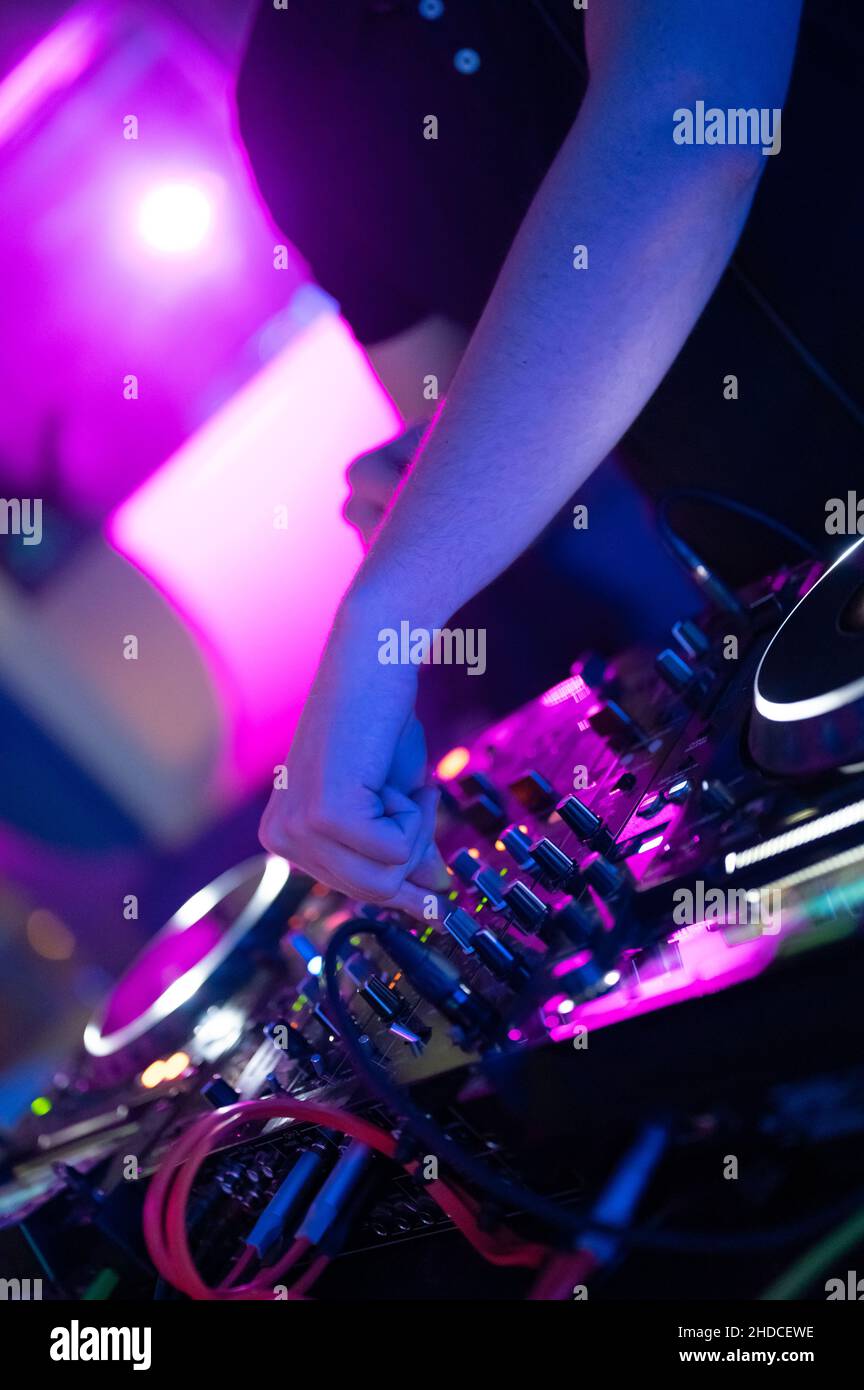 Night club dancing inside hi-res stock photography and images - Alamy