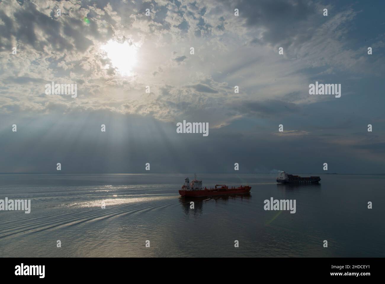 Frachter im Großen Belt / cargo ships in Great Belt Stock Photo - Alamy
