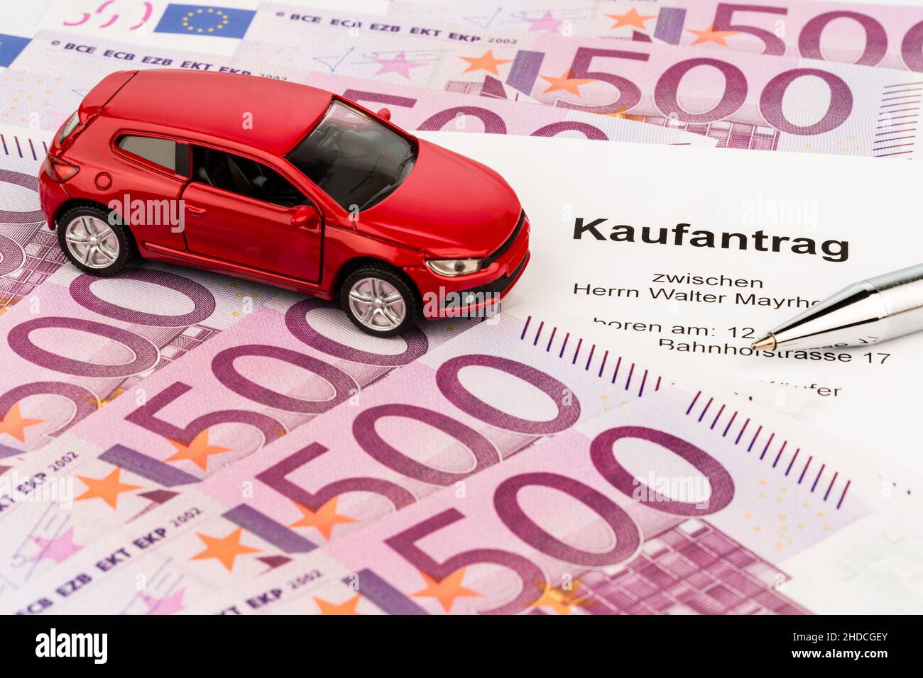 Kaufvertrag fuer ein neues Auto Stock Photo - Alamy