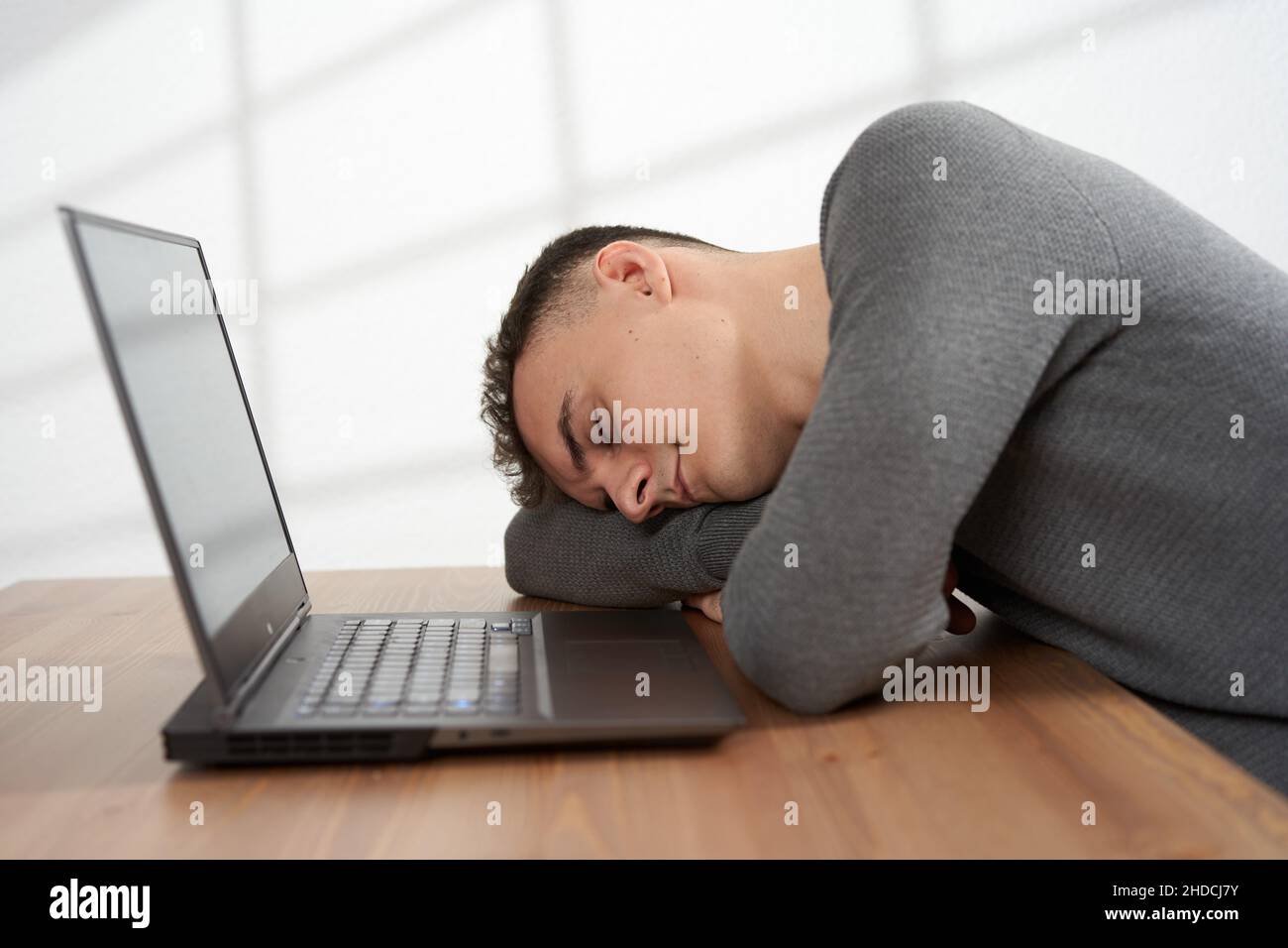 Tired businessman sleeping on his laptop at his desk Stock Photo - Alamy