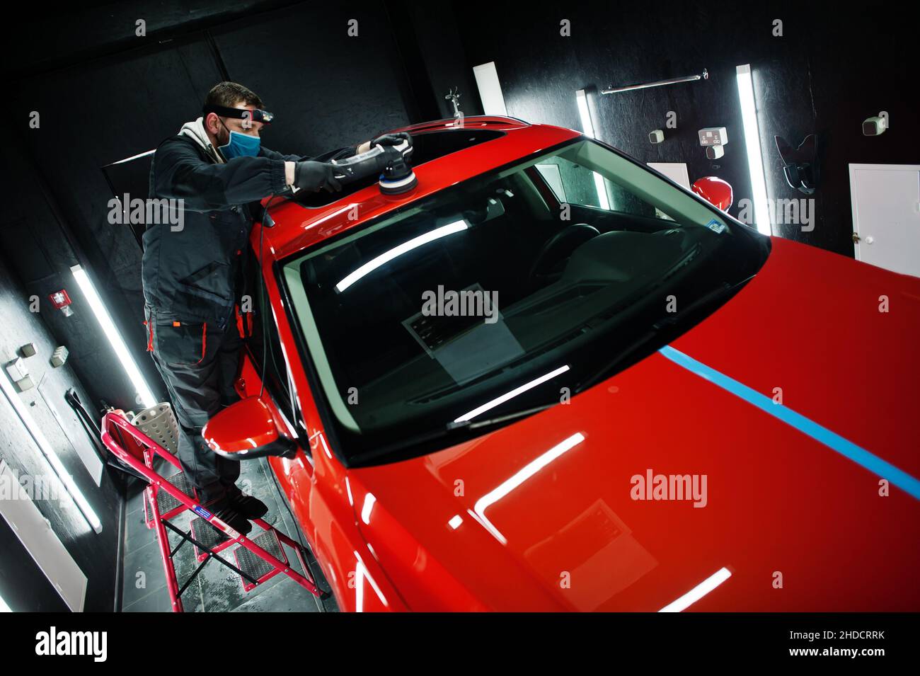 Gloss black suv hi-res stock photography and images - Alamy