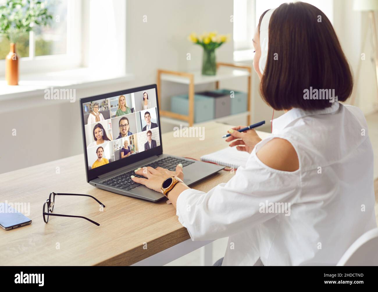 Adult computer education hi-res stock photography and images - Alamy