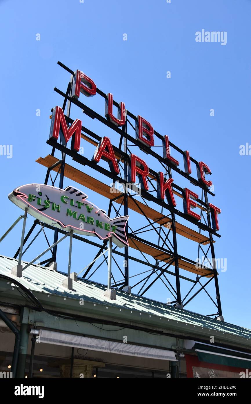 Seattle's iconic Pike Place Public Market above Alaskan Way, Seattle ...