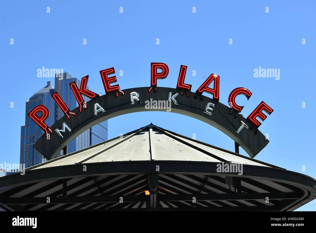 Seattle's iconic Pike Place Public Market above Alaskan Way, Seattle ...